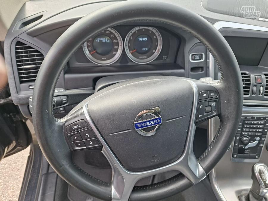 Grey Volvo XC60 2013 in Vilnius, with an engine capacity of 3.20 L and mileage of 233 thousand km for 8300 €, photo 7 on AUTOMOTO.COM.LV