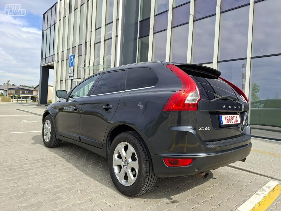 Pelēks Volvo XC60 2013 Viļņa, ar dzinēja tilpumu 3.20 L un nobraukumu 233 tūkst. km par 8150 €, foto 4 vietnē AUTOMOTO.COM.LV