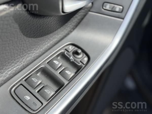Pelēks Volvo XC60 2013 Rīga, ar dzinēja tilpumu 2.00 L un nobraukumu 229 tūkst. km par 10750 €, foto 6 vietnē AUTOMOTO.COM.LV