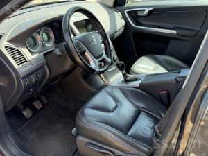 Grey Volvo XC60 2013 in Riga, with an engine capacity of 2.00 L and mileage of 229 thousand km for 10750 €, photo 8 on AUTOMOTO.COM.LV