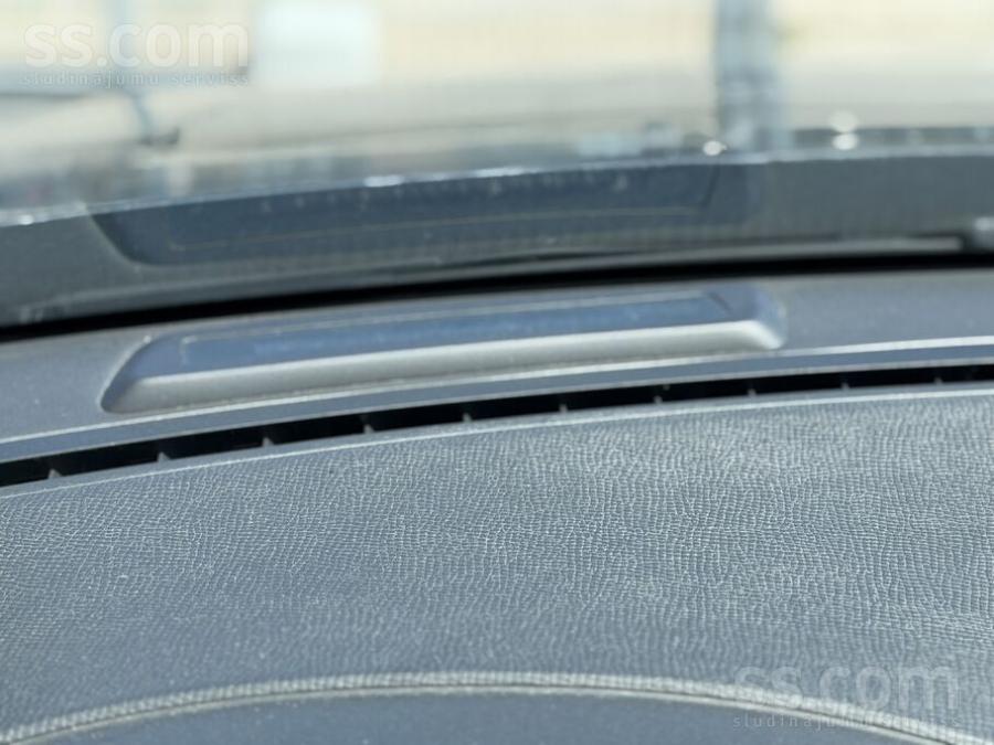 Grey Volvo XC60 2013 in Riga, with an engine capacity of 2.00 L and mileage of 229 thousand km for 10750 €, photo 10 on AUTOMOTO.COM.LV