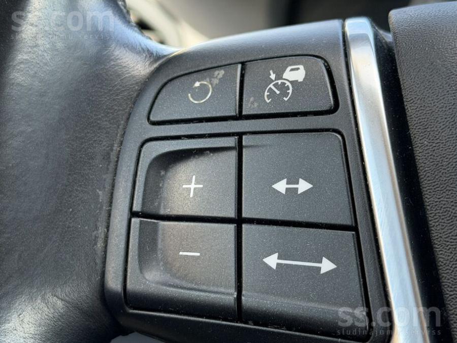 Grey Volvo XC60 2013 in Riga, with an engine capacity of 2.00 L and mileage of 229 thousand km for 10750 €, photo 14 on AUTOMOTO.COM.LV