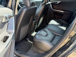 Grey Volvo XC60 2013 in Riga, with an engine capacity of 2.00 L and mileage of 229 thousand km for 10750 €, photo 16 on AUTOMOTO.COM.LV