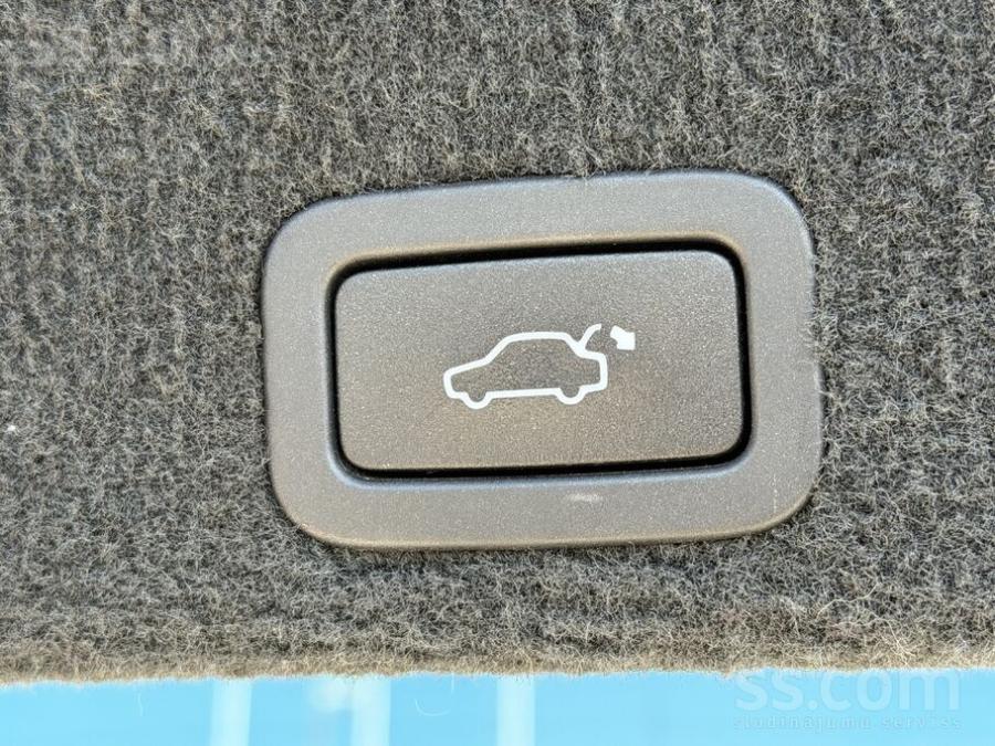 Grey Volvo XC60 2013 in Riga, with an engine capacity of 2.00 L and mileage of 229 thousand km for 10750 €, photo 18 on AUTOMOTO.COM.LV