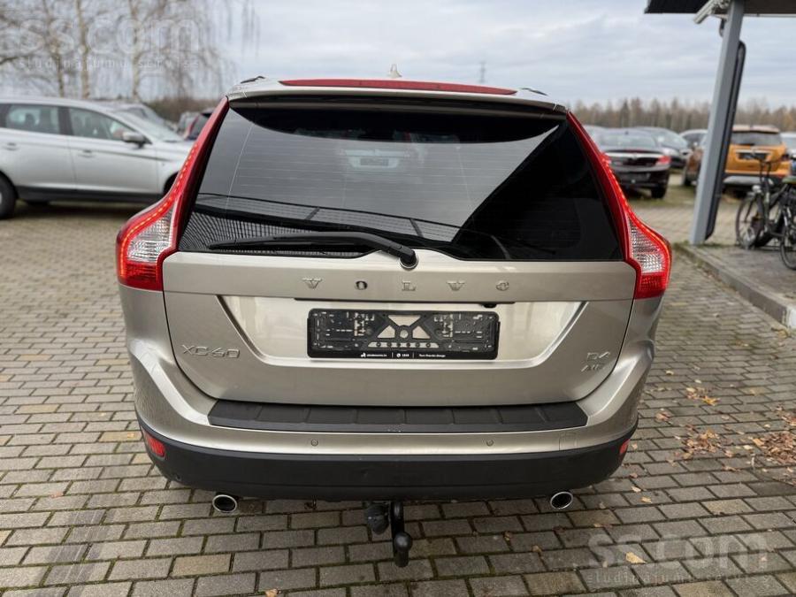 Pelēks Volvo XC60 2013 Talsi, ar dzinēja tilpumu 2.40 L un nobraukumu 254 tūkst. km par 12970 €, foto 4 vietnē AUTOMOTO.COM.LV