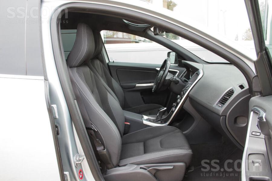 Grey Volvo XC60 2013 in Tukums, with an engine capacity of 2.00 L and mileage of 188 thousand km for 9990 €, photo 11 on AUTOMOTO.COM.LV