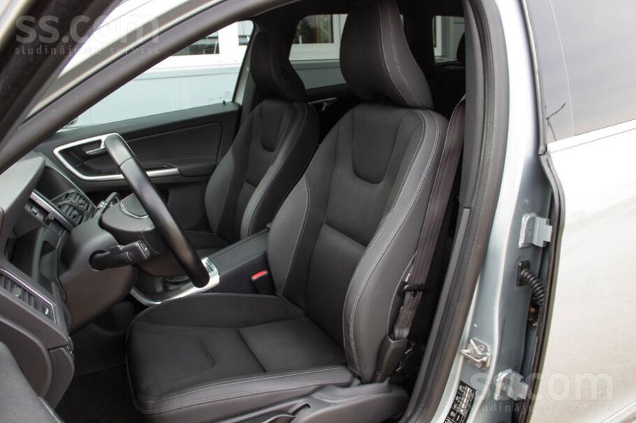 Grey Volvo XC60 2013 in Tukums, with an engine capacity of 2.00 L and mileage of 188 thousand km for 9990 €, photo 12 on AUTOMOTO.COM.LV