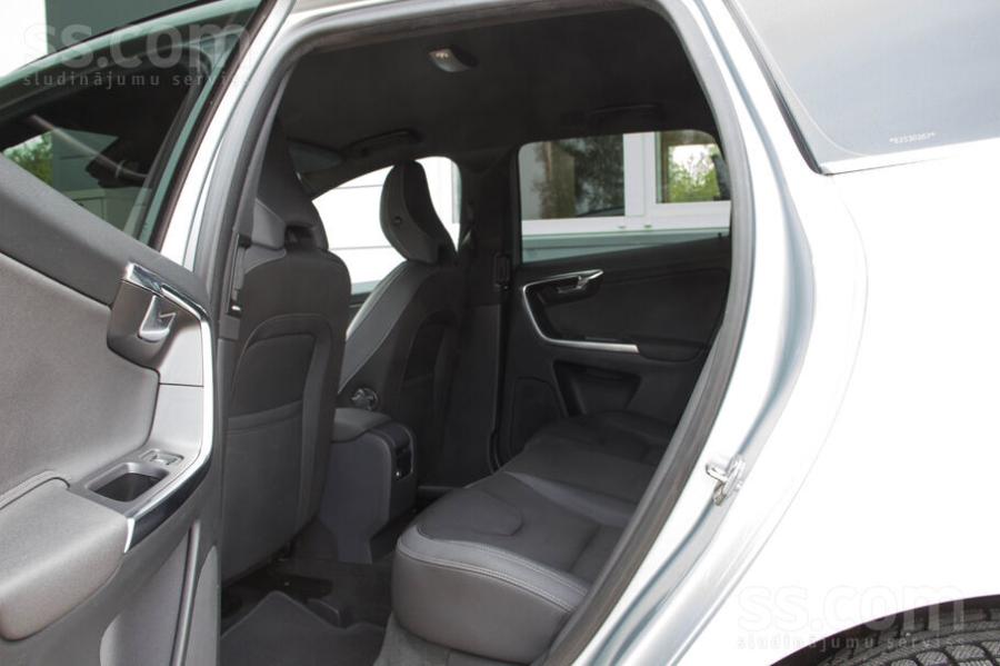 Grey Volvo XC60 2013 in Tukums, with an engine capacity of 2.00 L and mileage of 188 thousand km for 9990 €, photo 14 on AUTOMOTO.COM.LV