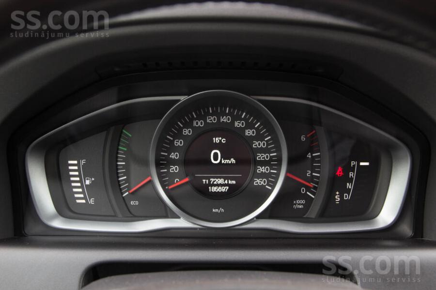 Grey Volvo XC60 2013 in Tukums, with an engine capacity of 2.00 L and mileage of 188 thousand km for 9990 €, photo 16 on AUTOMOTO.COM.LV