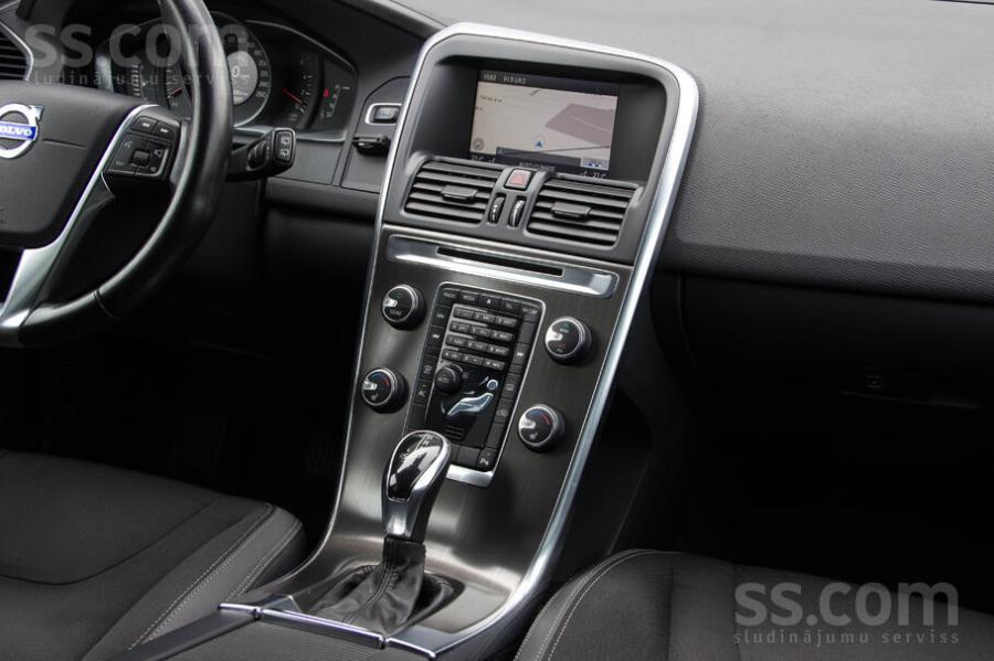 Grey Volvo XC60 2013 in Tukums, with an engine capacity of 2.00 L and mileage of 188 thousand km for 9990 €, photo 18 on AUTOMOTO.COM.LV