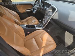 Pelēks Volvo XC60 2013 Jūrmala, ar dzinēja tilpumu 2.00 L un nobraukumu 245 tūkst. km par 12300 €, foto 9 vietnē AUTOMOTO.COM.LV