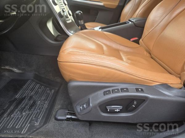 Grey Volvo XC60 2013 in Jurmala, with an engine capacity of 2.00 L and mileage of 245 thousand km for 12300 €, photo 9 on AUTOMOTO.COM.LV