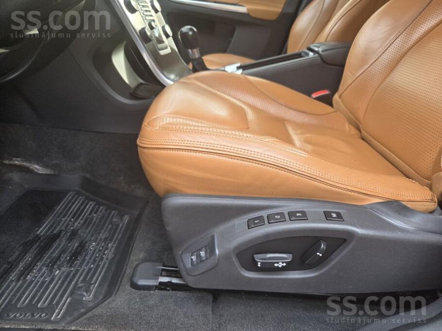 Pelēks Volvo XC60 2013 Jūrmala, ar dzinēja tilpumu 2.00 L un nobraukumu 245 tūkst. km par 12300 €, foto 10 vietnē AUTOMOTO.COM.LV