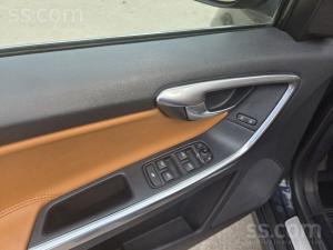 Pelēks Volvo XC60 2013 Jūrmala, ar dzinēja tilpumu 2.00 L un nobraukumu 245 tūkst. km par 12300 €, foto 11 vietnē AUTOMOTO.COM.LV
