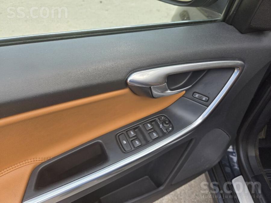 Pelēks Volvo XC60 2013 Jūrmala, ar dzinēja tilpumu 2.00 L un nobraukumu 245 tūkst. km par 12300 €, foto 11 vietnē AUTOMOTO.COM.LV