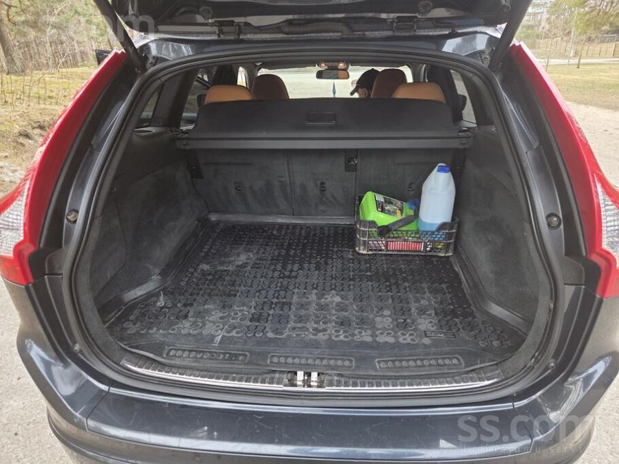 Pelēks Volvo XC60 2013 Jūrmala, ar dzinēja tilpumu 2.00 L un nobraukumu 245 tūkst. km par 12300 €, foto 16 vietnē AUTOMOTO.COM.LV