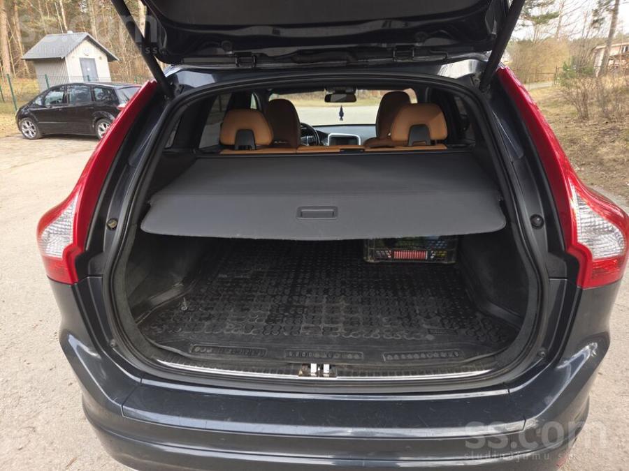Pelēks Volvo XC60 2013 Jūrmala, ar dzinēja tilpumu 2.00 L un nobraukumu 245 tūkst. km par 12300 €, foto 18 vietnē AUTOMOTO.COM.LV