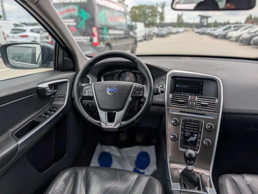 Pelēks Volvo XC60 2013 Tauragė, ar dzinēja tilpumu 2.40 L un nobraukumu 283 tūkst. km par 10900 €, foto 10 vietnē AUTOMOTO.COM.LV