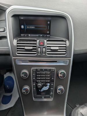 Pelēks Volvo XC60 2013 Tauragė, ar dzinēja tilpumu 2.40 L un nobraukumu 283 tūkst. km par 10900 €, foto 13 vietnē AUTOMOTO.COM.LV