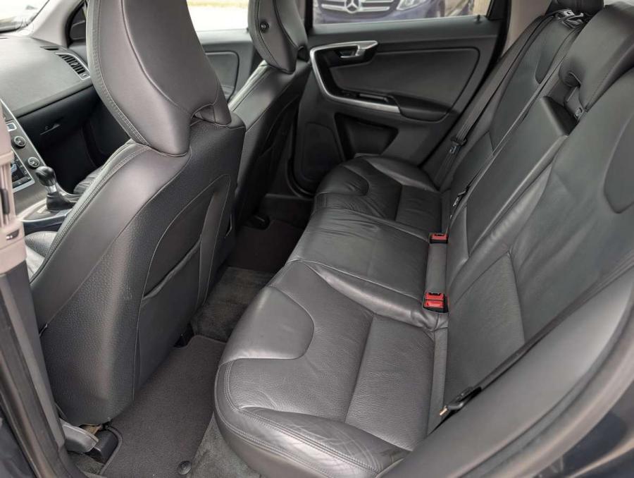 Pelēks Volvo XC60 2013 Tauragė, ar dzinēja tilpumu 2.40 L un nobraukumu 283 tūkst. km par 10900 €, foto 16 vietnē AUTOMOTO.COM.LV