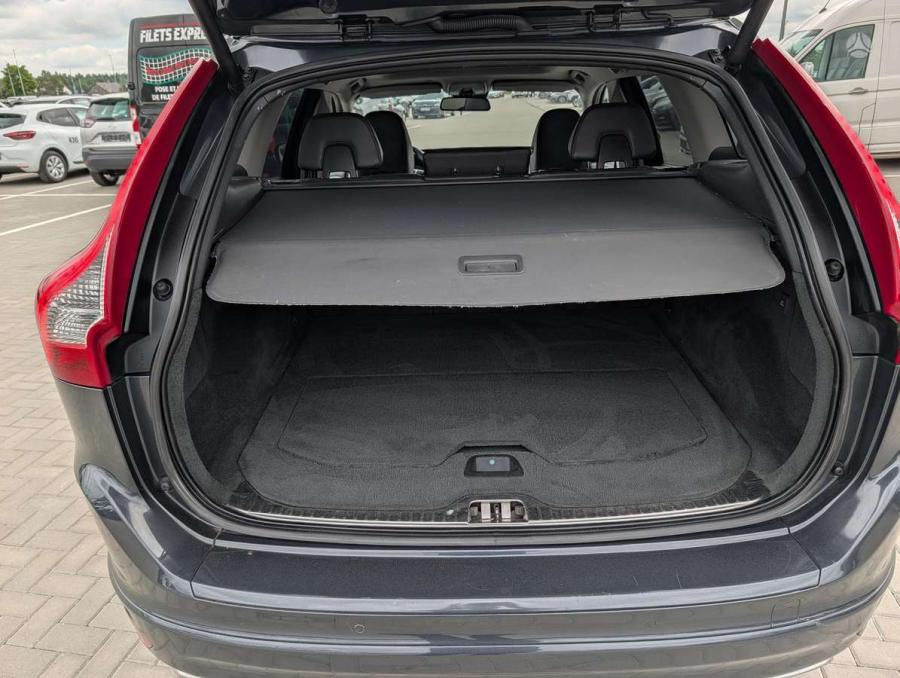 Pelēks Volvo XC60 2013 Tauragė, ar dzinēja tilpumu 2.40 L un nobraukumu 283 tūkst. km par 10900 €, foto 17 vietnē AUTOMOTO.COM.LV