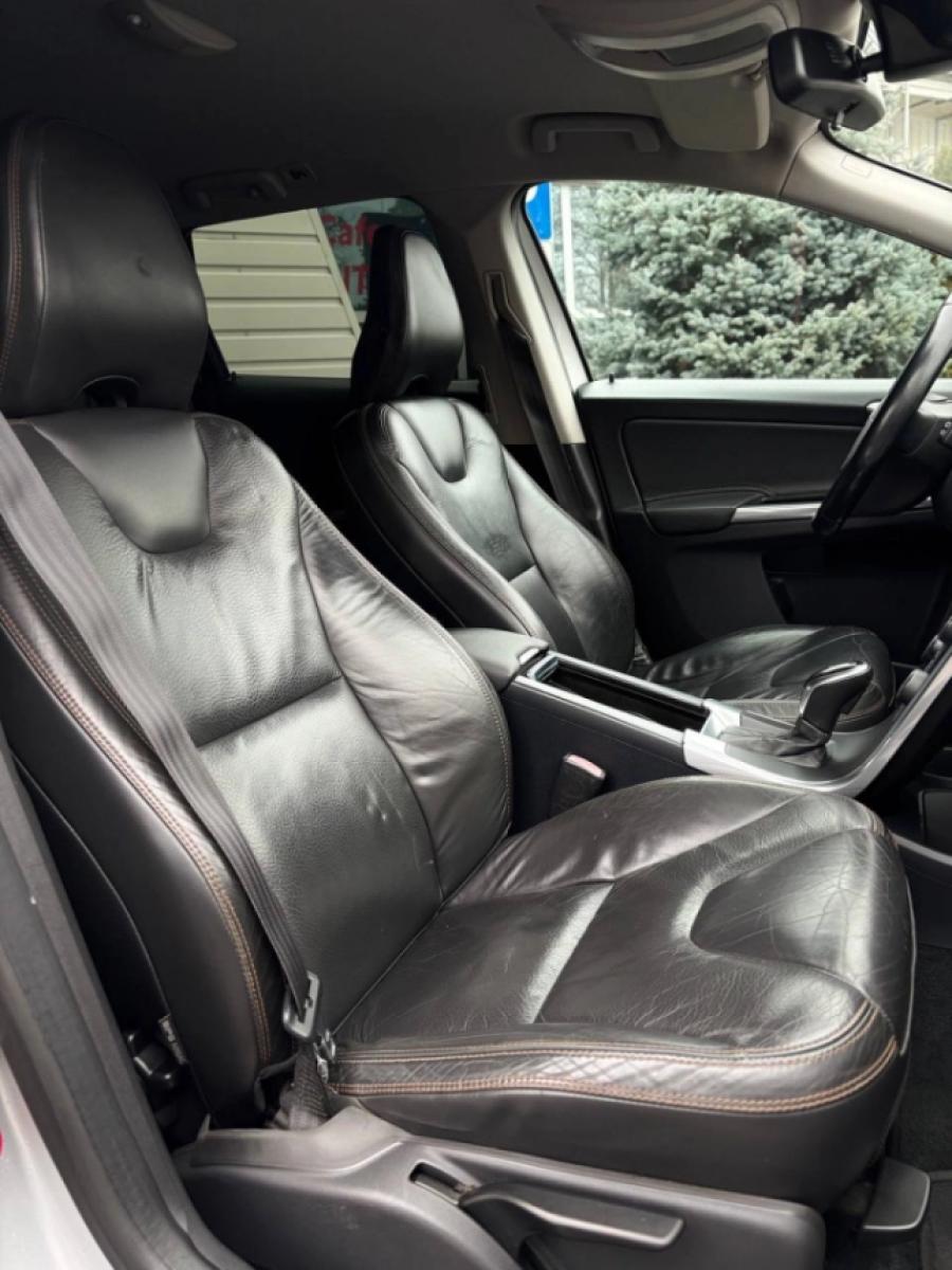 Pelēks Volvo XC60 2013 Rīga, ar dzinēja tilpumu 2.00 L un nobraukumu 283 tūkst. km par 13449 €, foto 17 vietnē AUTOMOTO.COM.LV