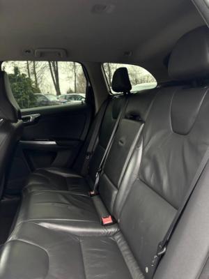 Pelēks Volvo XC60 2013 Rīga, ar dzinēja tilpumu 2.00 L un nobraukumu 283 tūkst. km par 13449 €, foto 18 vietnē AUTOMOTO.COM.LV