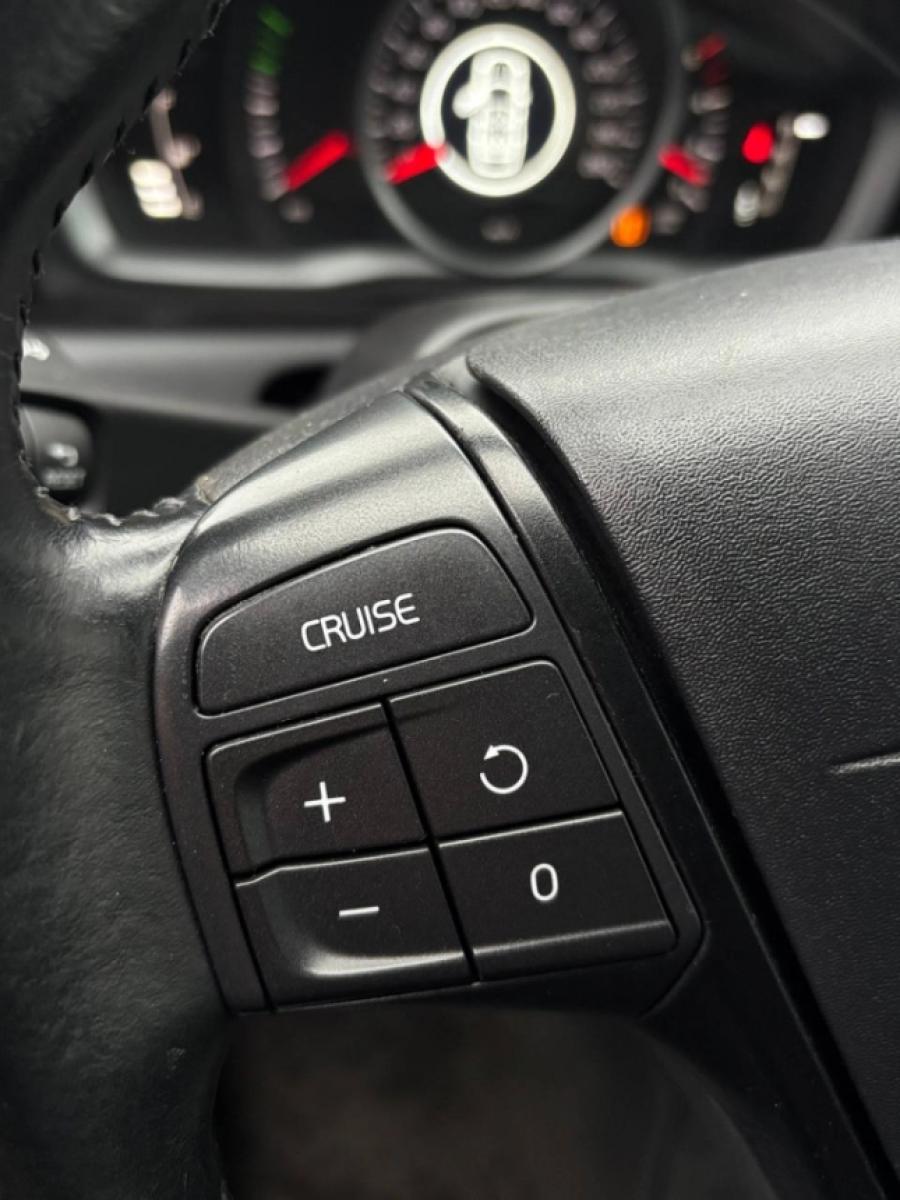 Pelēks Volvo XC60 2013 Rīga, ar dzinēja tilpumu 2.00 L un nobraukumu 283 tūkst. km par 13449 €, foto 22 vietnē AUTOMOTO.COM.LV