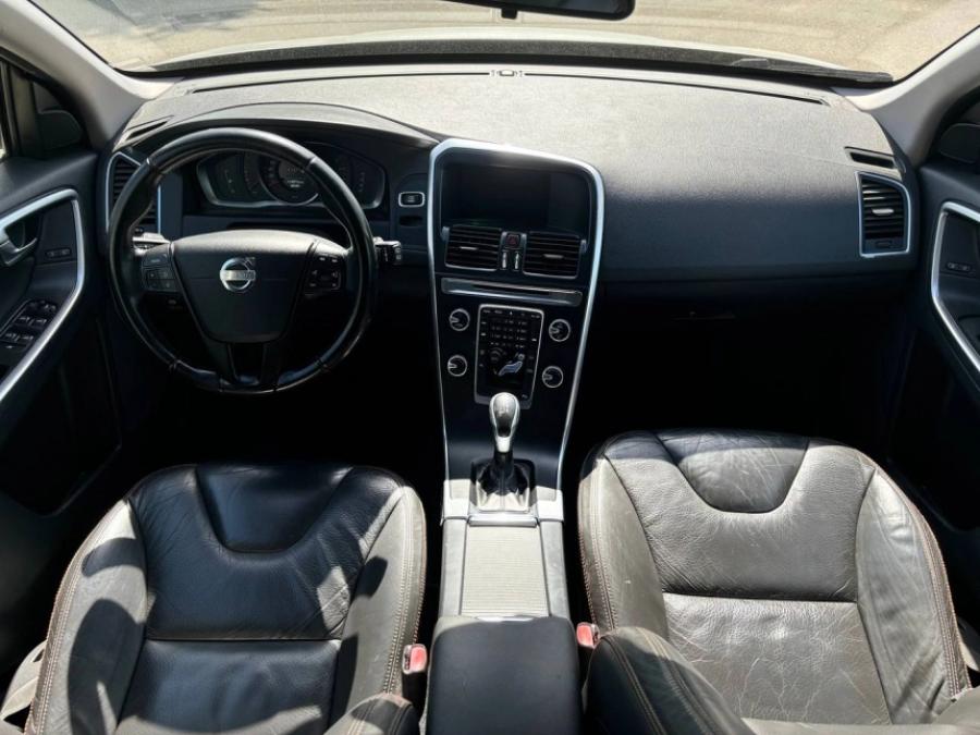 Pelēks Volvo XC60 2013 Rīga, ar dzinēja tilpumu 2.00 L un nobraukumu 283 tūkst. km par 13449 €, foto 23 vietnē AUTOMOTO.COM.LV