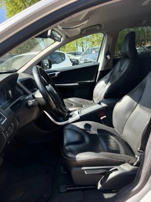 Pelēks Volvo XC60 2013 Rīga, ar dzinēja tilpumu 2.00 L un nobraukumu 283 tūkst. km par 13449 €, foto 25 vietnē AUTOMOTO.COM.LV