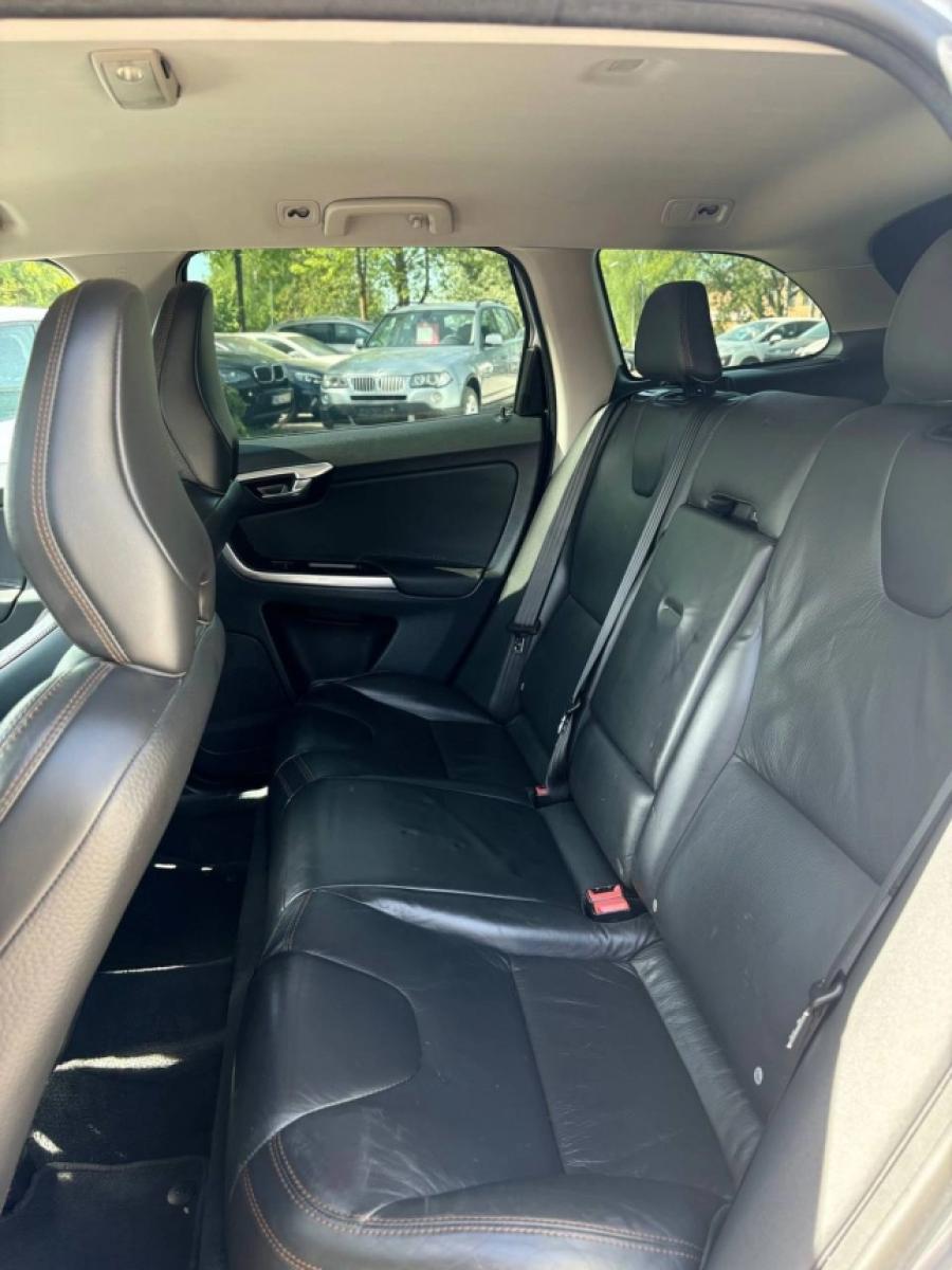 Pelēks Volvo XC60 2013 Rīga, ar dzinēja tilpumu 2.00 L un nobraukumu 283 tūkst. km par 13449 €, foto 27 vietnē AUTOMOTO.COM.LV