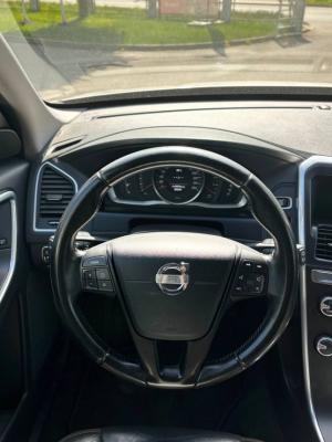 Pelēks Volvo XC60 2013 Rīga, ar dzinēja tilpumu 2.00 L un nobraukumu 283 tūkst. km par 13449 €, foto 28 vietnē AUTOMOTO.COM.LV