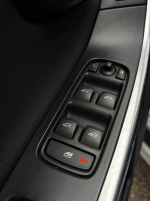 Pelēks Volvo XC60 2013 Rīga, ar dzinēja tilpumu 2.00 L un nobraukumu 283 tūkst. km par 13449 €, foto 29 vietnē AUTOMOTO.COM.LV