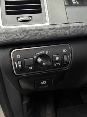 Pelēks Volvo XC60 2013 Rīga, ar dzinēja tilpumu 2.00 L un nobraukumu 283 tūkst. km par 13449 €, foto 30 vietnē AUTOMOTO.COM.LV