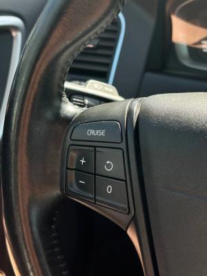 Pelēks Volvo XC60 2013 Rīga, ar dzinēja tilpumu 2.00 L un nobraukumu 283 tūkst. km par 13449 €, foto 35 vietnē AUTOMOTO.COM.LV