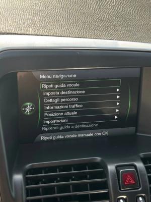 Pelēks Volvo XC60 2013 Rīga, ar dzinēja tilpumu 2.00 L un nobraukumu 283 tūkst. km par 13449 €, foto 39 vietnē AUTOMOTO.COM.LV
