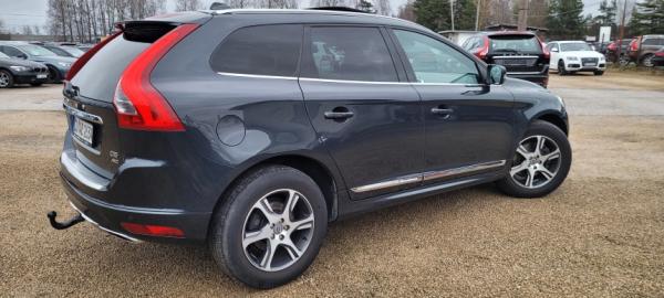 Pelēks Volvo XC60 2013 Rīga, ar dzinēja tilpumu 2.40 L un nobraukumu 290 tūkst. km par 13900 €, foto 4 vietnē AUTOMOTO.COM.LV