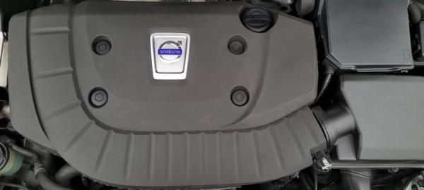 Pelēks Volvo XC60 2013 Rīga, ar dzinēja tilpumu 2.40 L un nobraukumu 290 tūkst. km par 13900 €, foto 9 vietnē AUTOMOTO.COM.LV