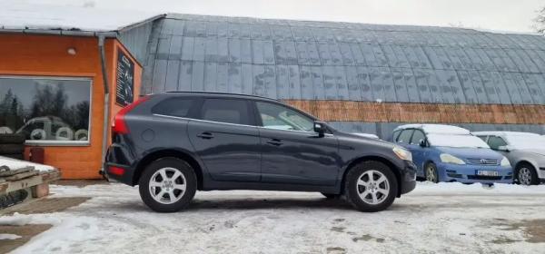 Pelēks Volvo XC60 2013 Valmiera, ar dzinēja tilpumu 2.40 L un nobraukumu 299 tūkst. km par 11900 €, foto 2 vietnē AUTOMOTO.COM.LV
