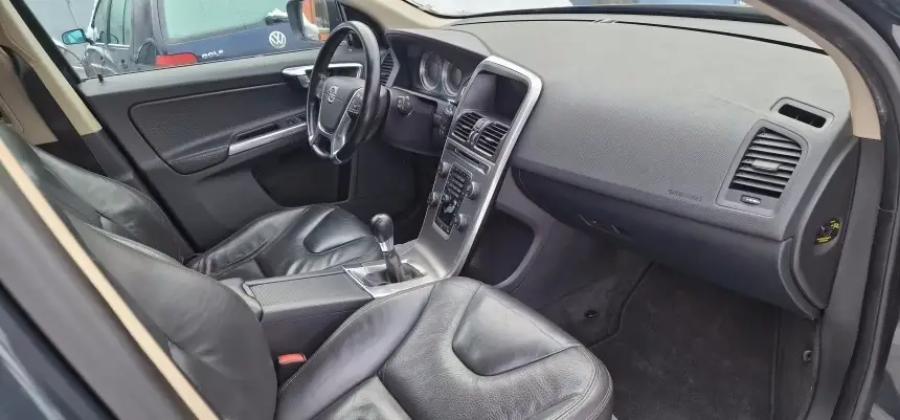 Pelēks Volvo XC60 2013 Valmiera, ar dzinēja tilpumu 2.40 L un nobraukumu 299 tūkst. km par 11900 €, foto 14 vietnē AUTOMOTO.COM.LV