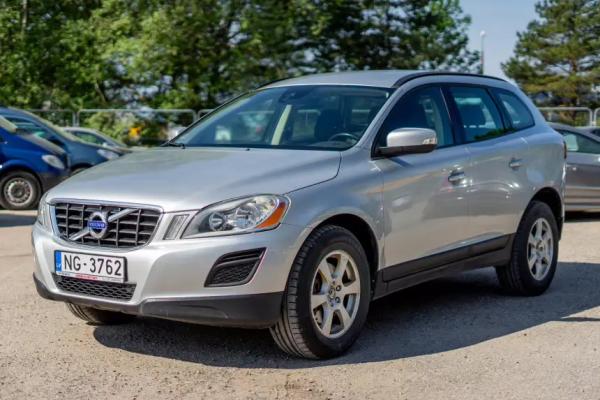 Pelēks Volvo XC60 2013 Liepāja, ar dzinēja tilpumu 2.00 L un nobraukumu 286 tūkst. km par 10550 €, foto 1 vietnē AUTOMOTO.COM.LV