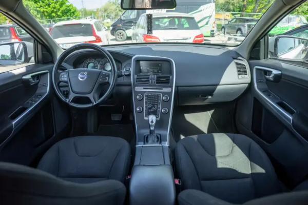 Pelēks Volvo XC60 2013 Liepāja, ar dzinēja tilpumu 2.00 L un nobraukumu 286 tūkst. km par 10550 €, foto 7 vietnē AUTOMOTO.COM.LV