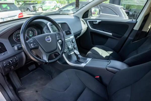 Pelēks Volvo XC60 2013 Liepāja, ar dzinēja tilpumu 2.00 L un nobraukumu 286 tūkst. km par 10550 €, foto 8 vietnē AUTOMOTO.COM.LV