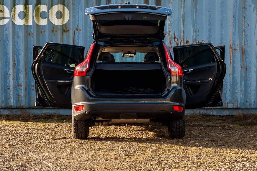 Pelēks Volvo XC60 2013 Rīga, ar dzinēja tilpumu 2.00 L un nobraukumu 183 tūkst. km par 12995 €, foto 6 vietnē AUTOMOTO.COM.LV