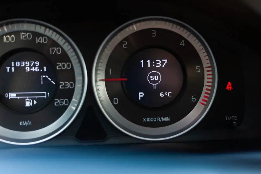 Pelēks Volvo XC60 2013 Rīga, ar dzinēja tilpumu 2.00 L un nobraukumu 183 tūkst. km par 12995 €, foto 11 vietnē AUTOMOTO.COM.LV