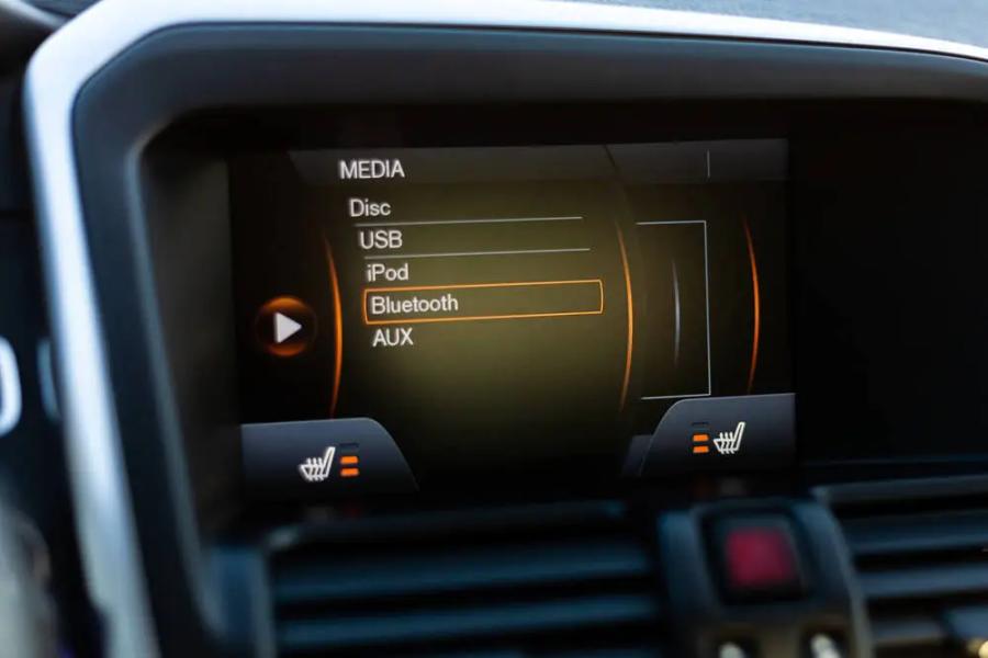 Pelēks Volvo XC60 2013 Rīga, ar dzinēja tilpumu 2.00 L un nobraukumu 183 tūkst. km par 12995 €, foto 12 vietnē AUTOMOTO.COM.LV