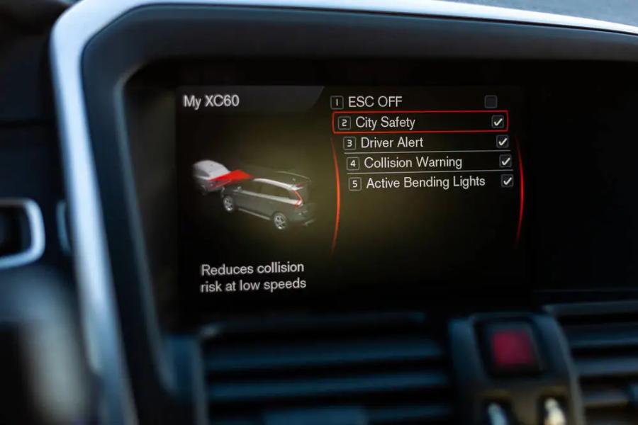 Pelēks Volvo XC60 2013 Rīga, ar dzinēja tilpumu 2.00 L un nobraukumu 183 tūkst. km par 12995 €, foto 16 vietnē AUTOMOTO.COM.LV