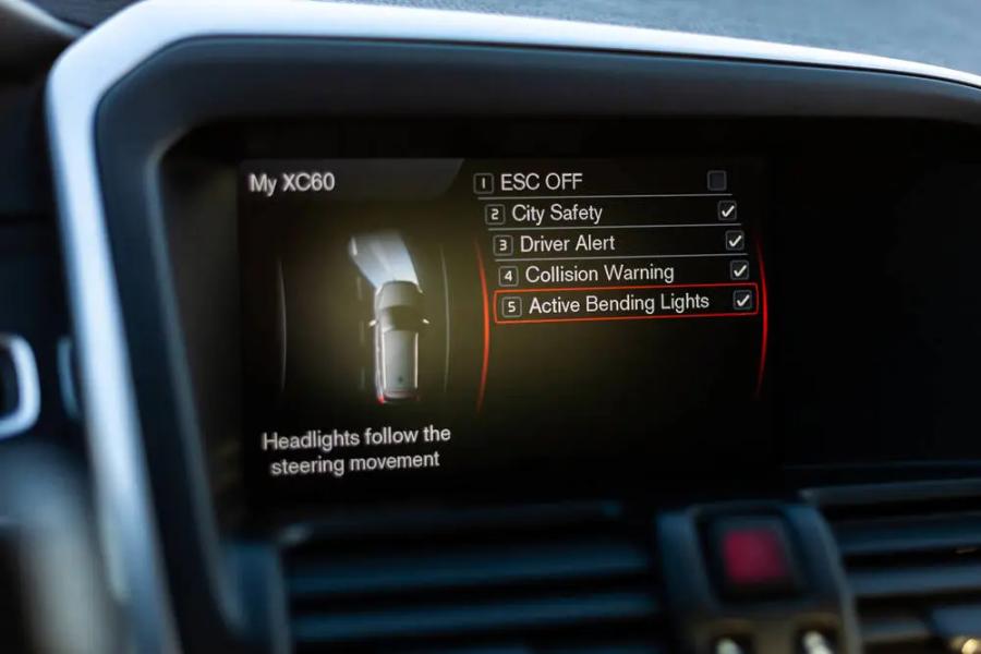 Pelēks Volvo XC60 2013 Rīga, ar dzinēja tilpumu 2.00 L un nobraukumu 183 tūkst. km par 12995 €, foto 18 vietnē AUTOMOTO.COM.LV