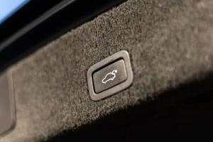Pelēks Volvo XC60 2013 Rīga, ar dzinēja tilpumu 2.00 L un nobraukumu 183 tūkst. km par 12995 €, foto 20 vietnē AUTOMOTO.COM.LV