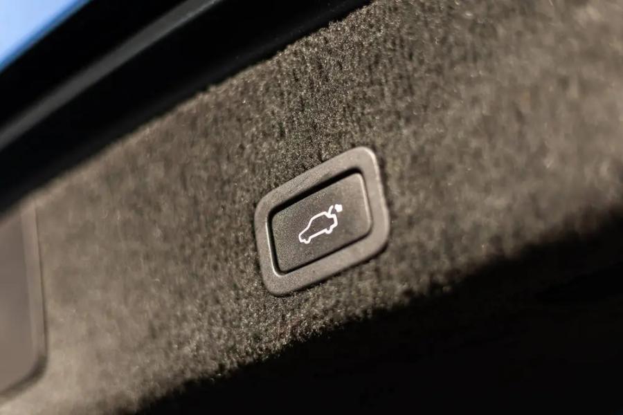 Pelēks Volvo XC60 2013 Rīga, ar dzinēja tilpumu 2.00 L un nobraukumu 183 tūkst. km par 12995 €, foto 20 vietnē AUTOMOTO.COM.LV
